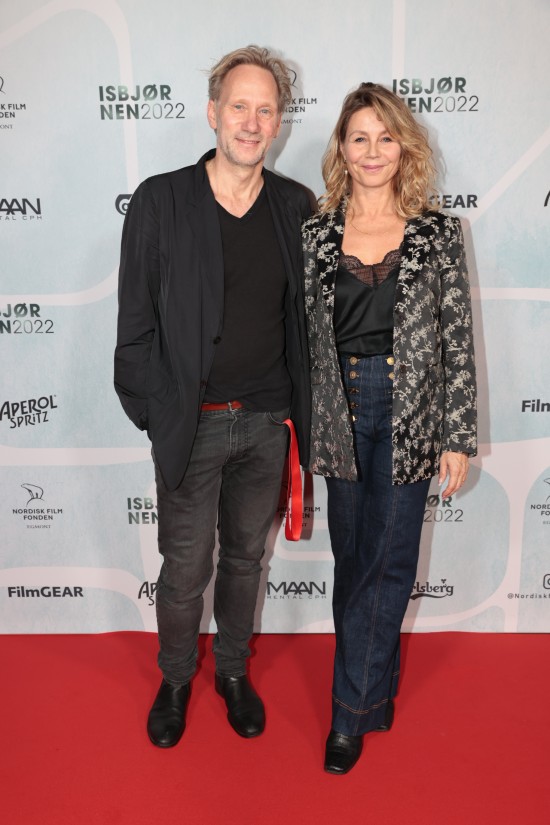 Se billedet: Anne Louise Hassing har sin nye kæreste med på den røde ...