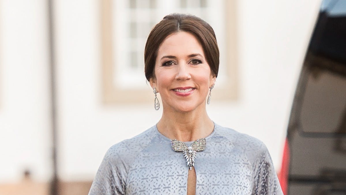 Kronprinsesse Mary har stiletterne i mange forskellige farver: Hvor mange vil nok alligevel ...