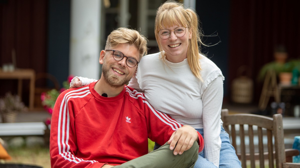 Alene sammen har snart premiere: Fire par giver kærligheden en chance ...