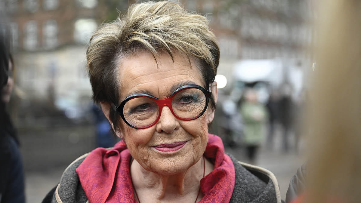 Ghita Nørby ankommet til Lise Nørgaards bisættelse: Hun var en ...