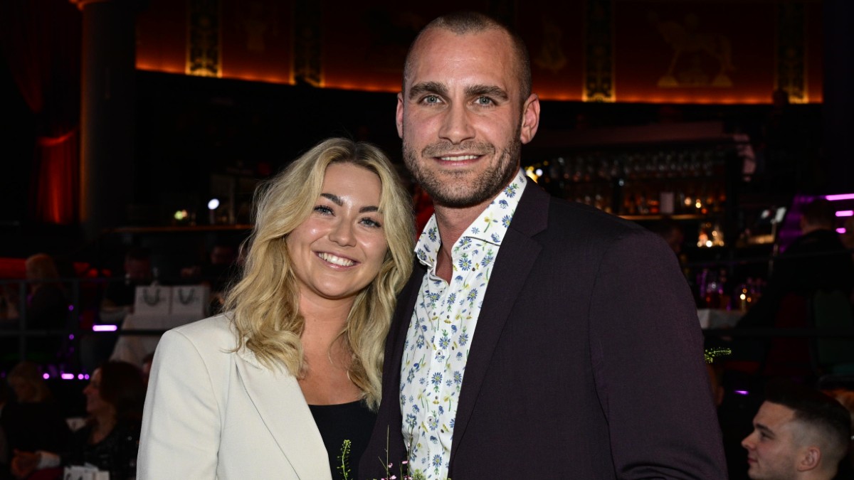 Hans nære overværede det: Rørende hyldest til afdøde Sidney Lee ...