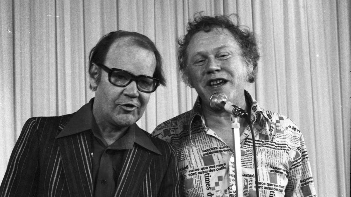 Husker du sketchen Hvad er det nu, hun hedder? Se Jørgen Ryg og Preben ...