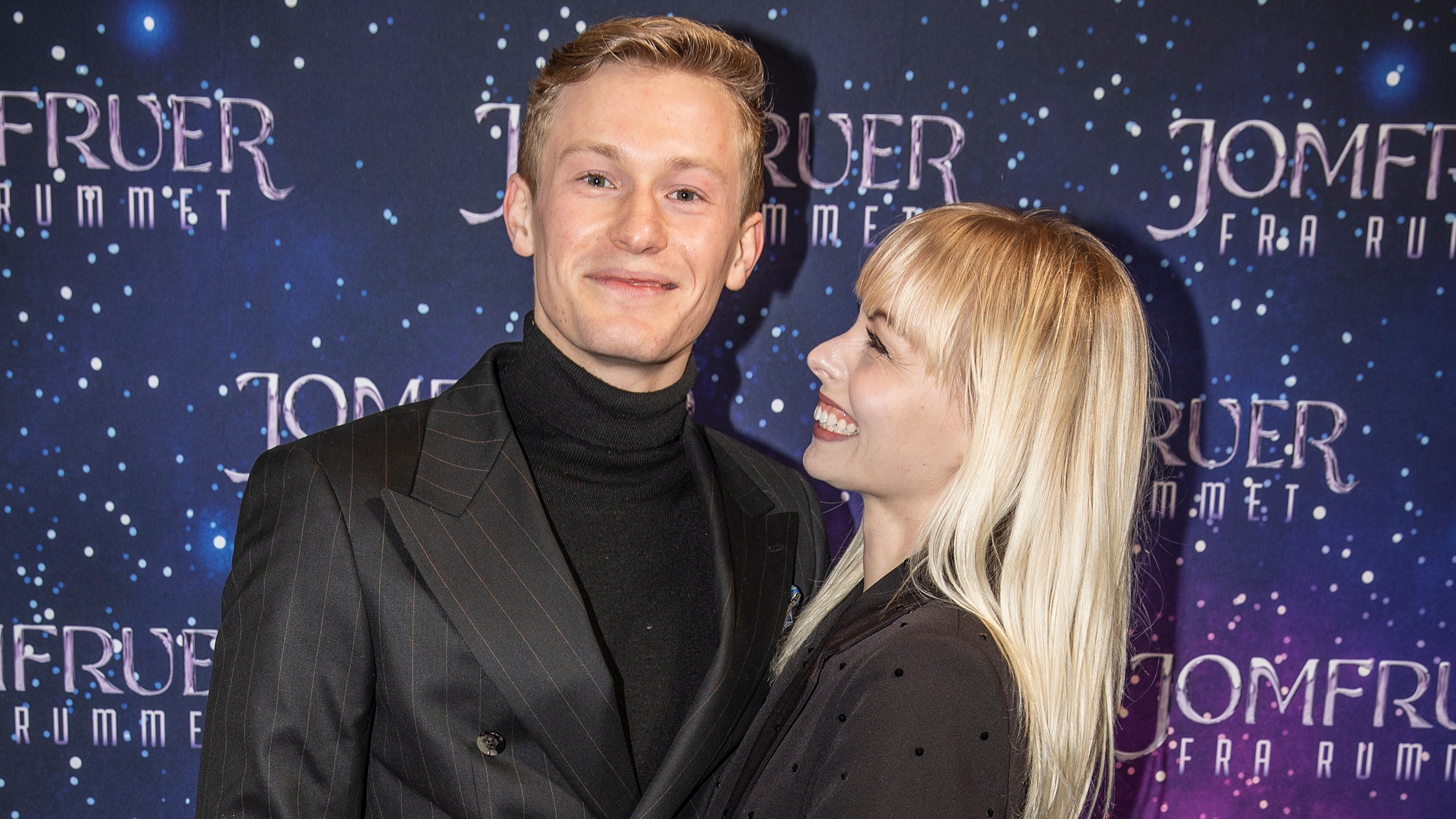 Albert Rosin Harson sender kærlighedserklæring til Jenna Bagge på helt ...