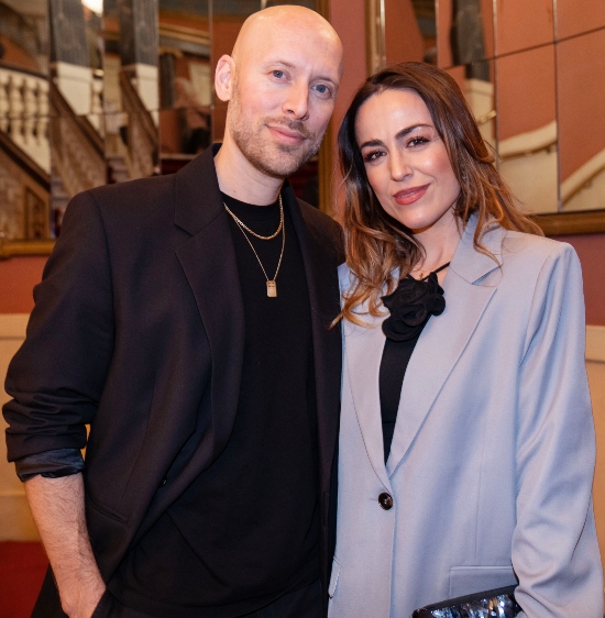 Maria Lucia og familien har boet i byggerod, men nu har deres søn Per ...