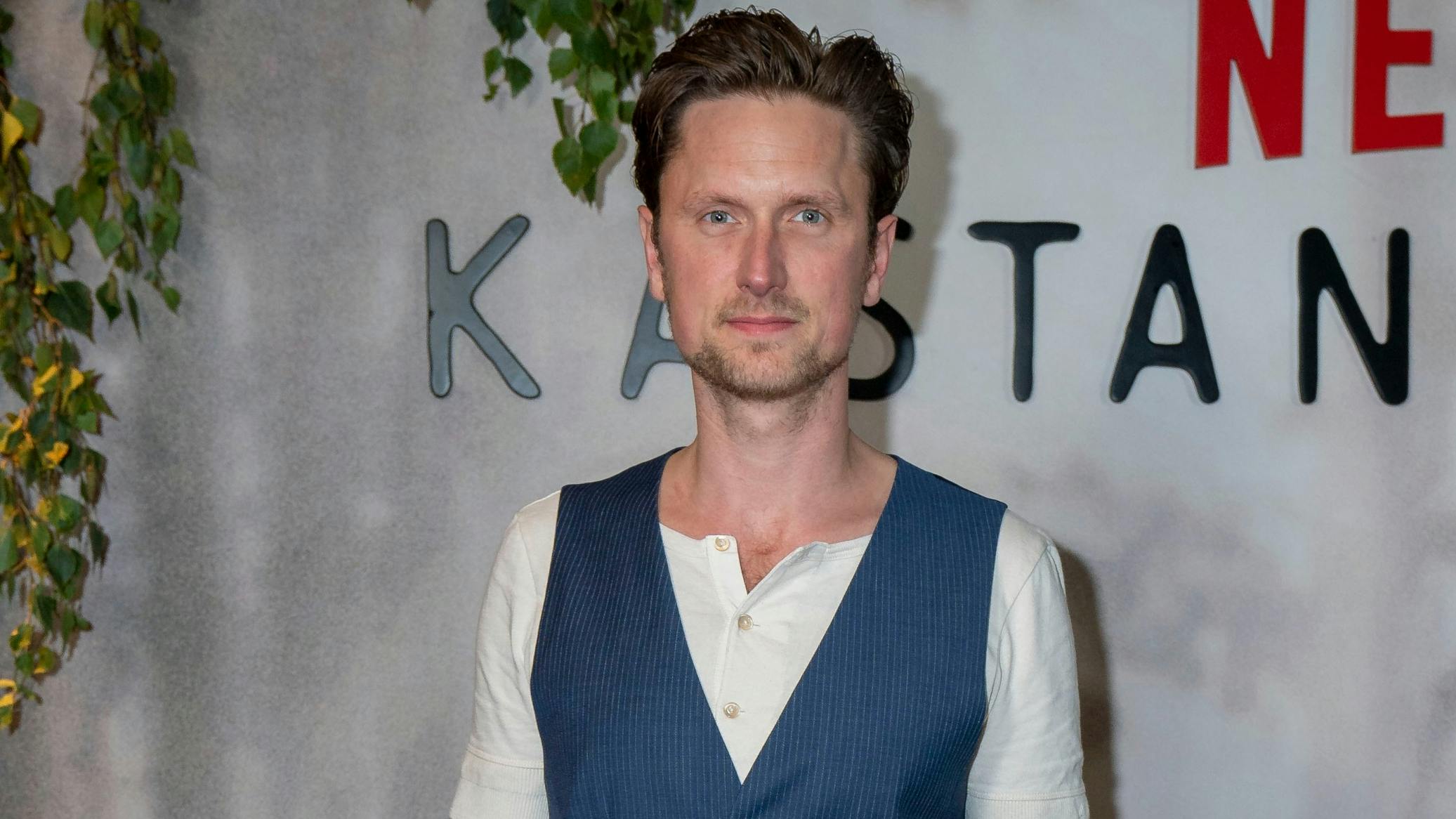 Mikkel Boe Følsgaard overrasker med nyt look på den røde løber | BILLED ...