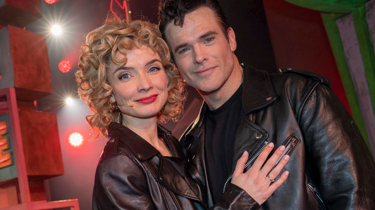 Silas Holst er blevet skadet: Erstatningen er fundet til ”Grease The ...