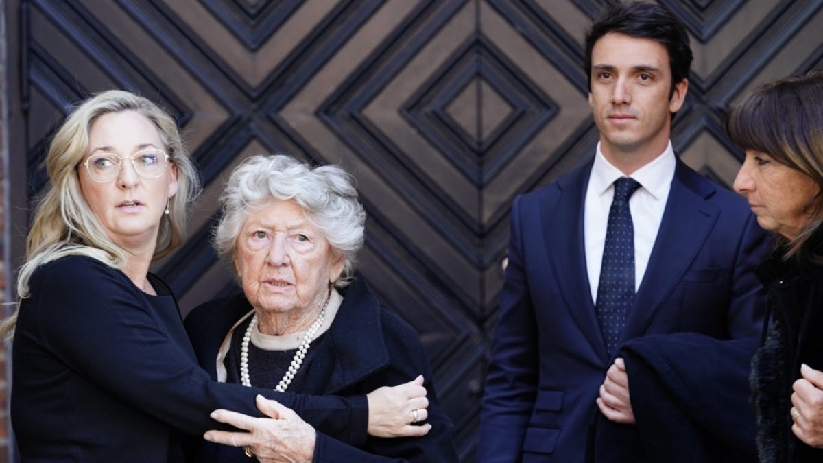 Se De Rørende Billeder Familien Ankommer For At Tage Afsked Med Dario Campeotto Billed Bladet