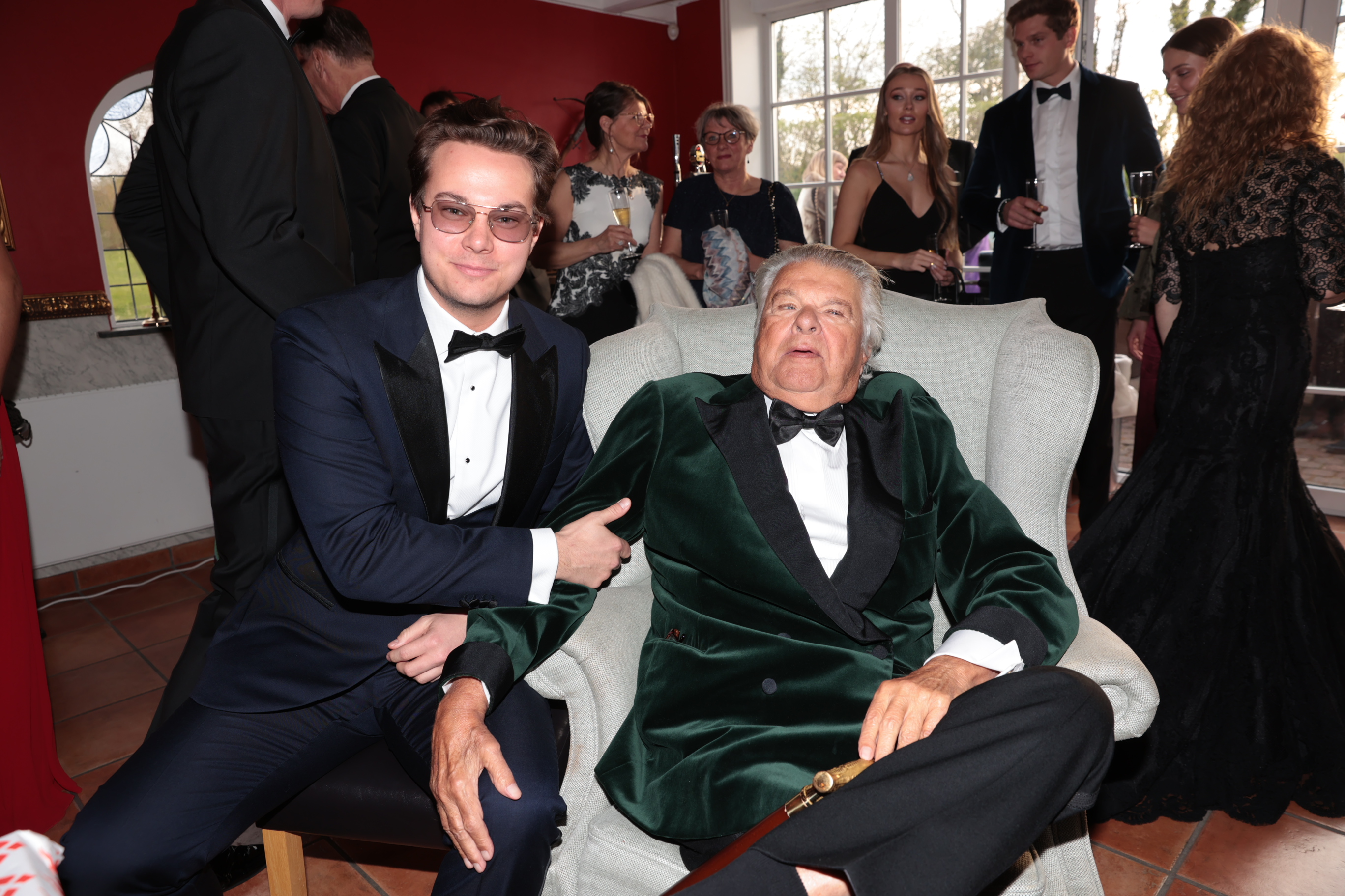 Christopher Kjær havde en overraskelse i ærmet på sin fars fødselsdag ...