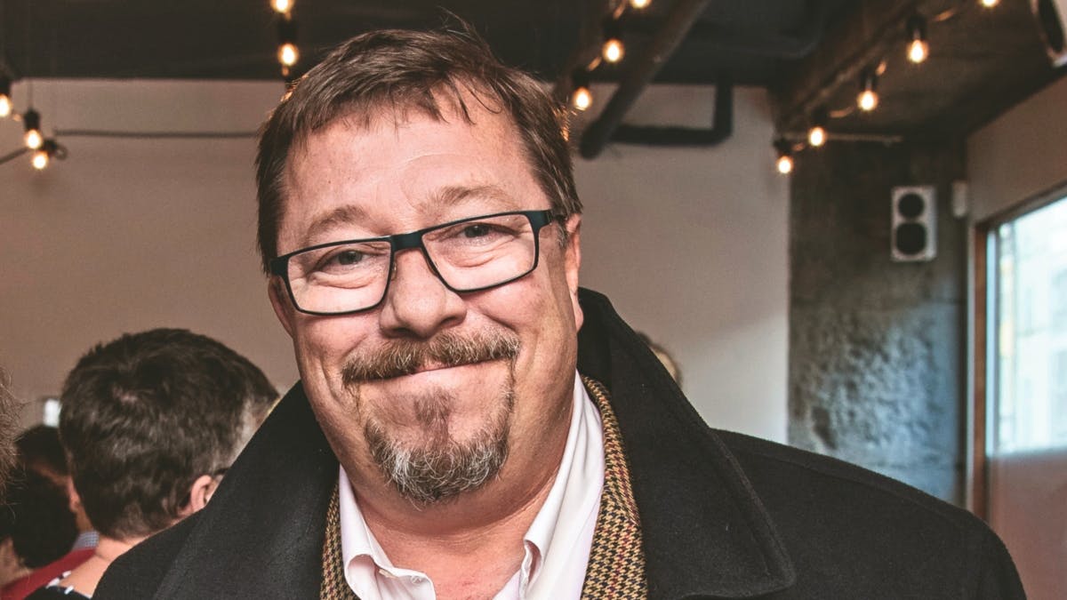 Her er James Prices private kærlighed: Så romantisk var parrets første ...