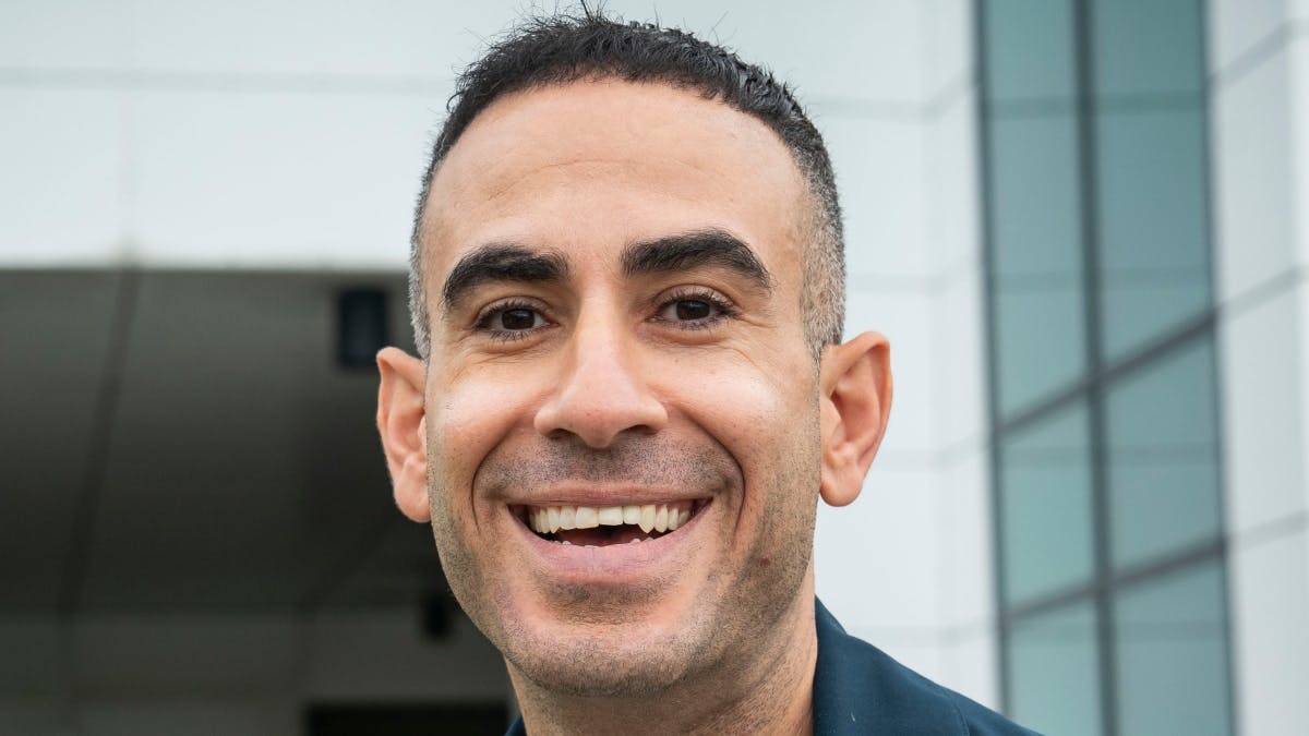 Abdel Aziz Mahmoud om at fylde 40: Jeg lever det liv, jeg ikke turde ...