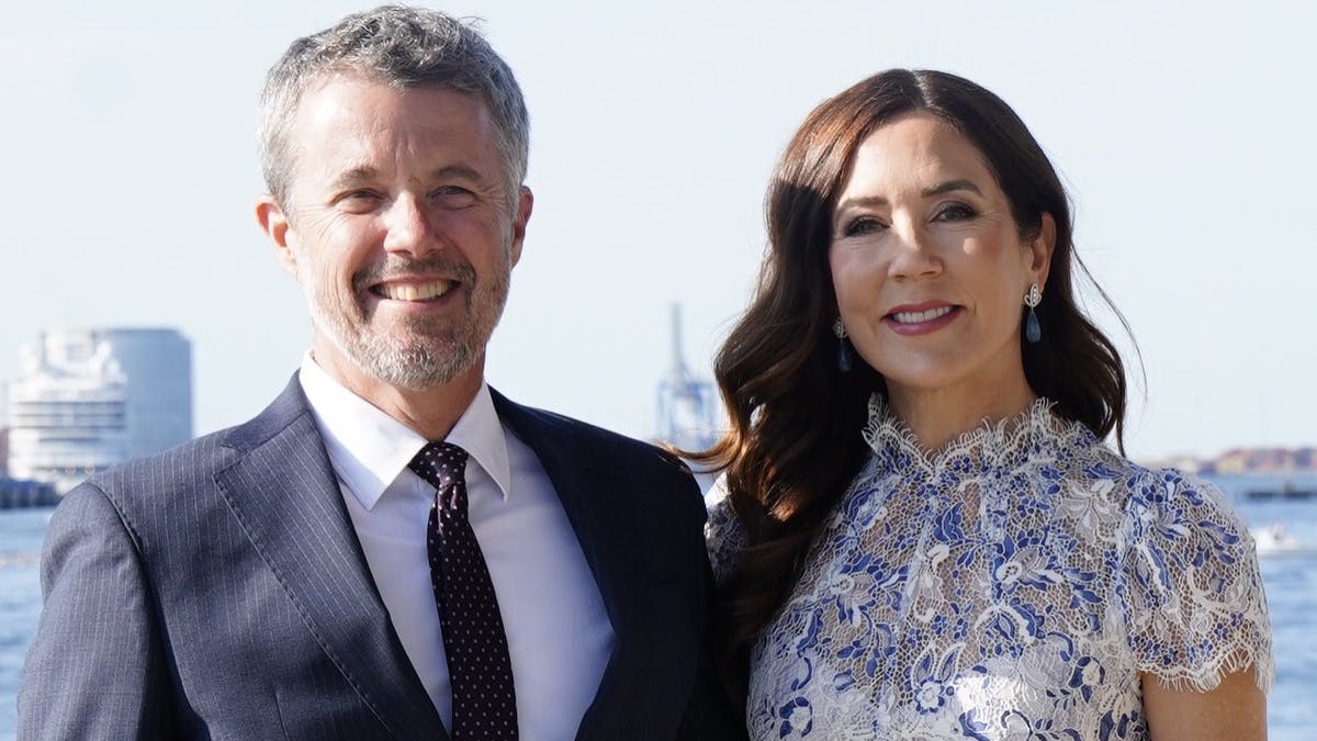 Kronprins Frederik fik Mary til at stråle: Kronprinsessen brillerer i elegant blondekjole, hun ...