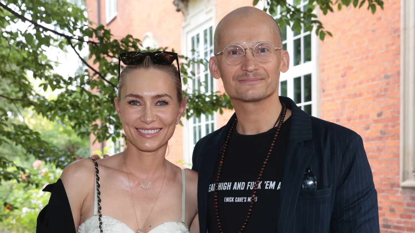 Se billederne: Kendte strømmer til Christian Stadils champagnefest ...