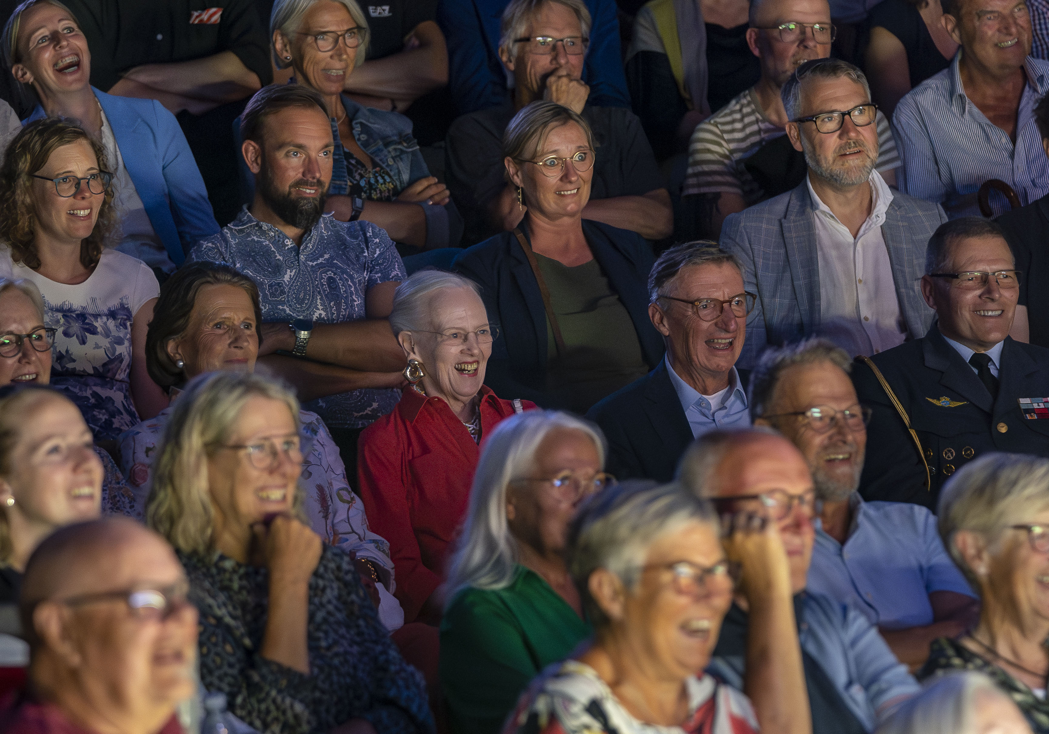 Hyggelig aften i Zirkus Nemo: Se hvilke gode venner dronning Margrethe ...