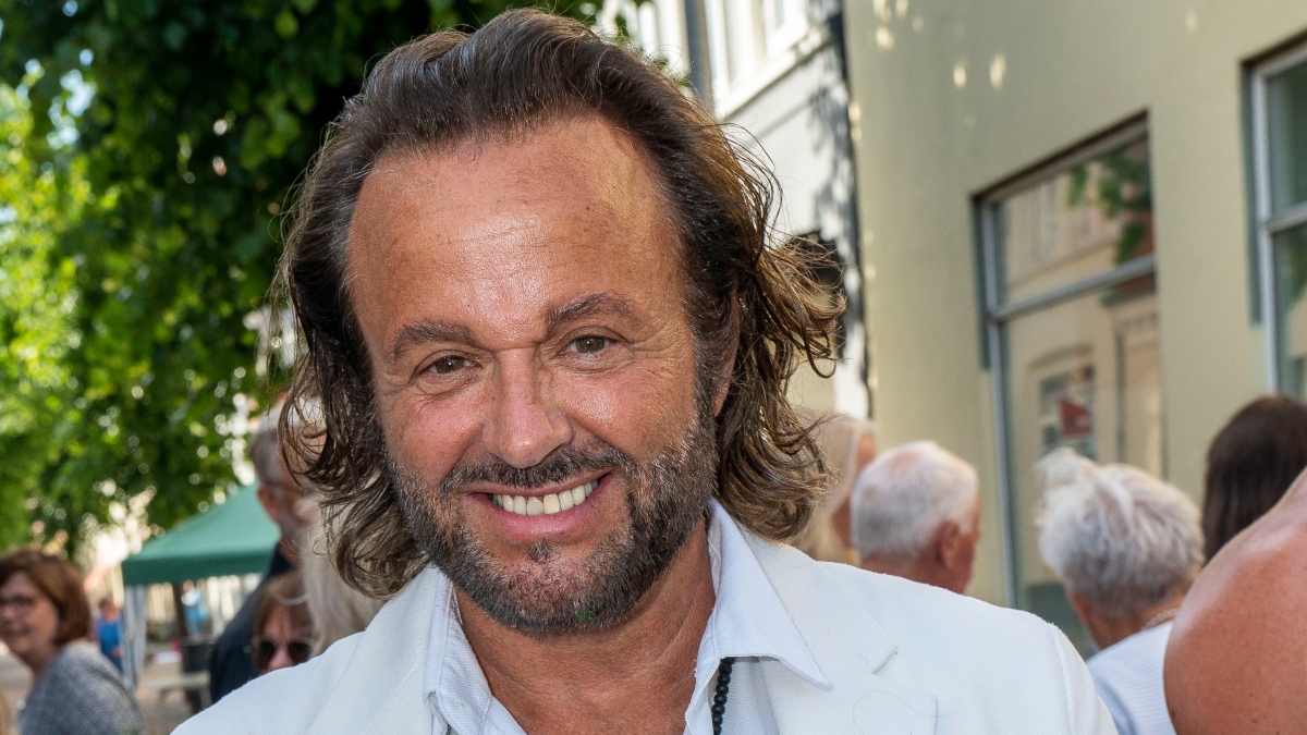 Nyder sommeren i Danmark: Se Dennis Knudsen råhygge med sine søde børn ...