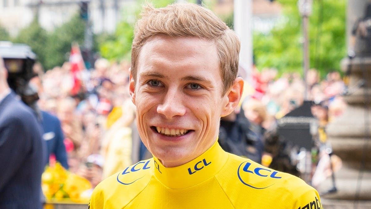 Den er ikke hjemme hos Jonas Vingegaard og Trine: Det har han gjort af sin gule Tour-trøje ...