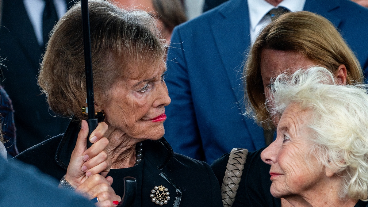 Bevægende bisættelse: Dronning Margrethes nære veninde i tårer | BILLED ...