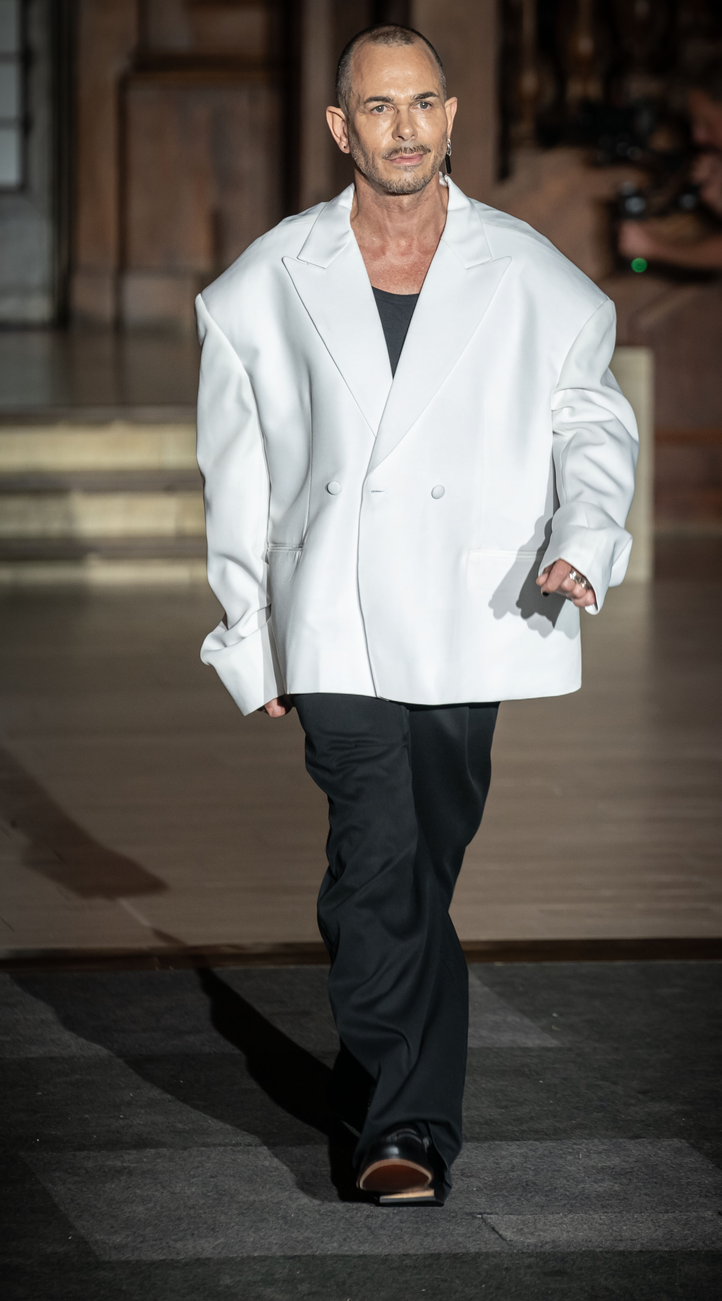 Uffe Buchard overrasker med vild debut | BILLED-BLADET