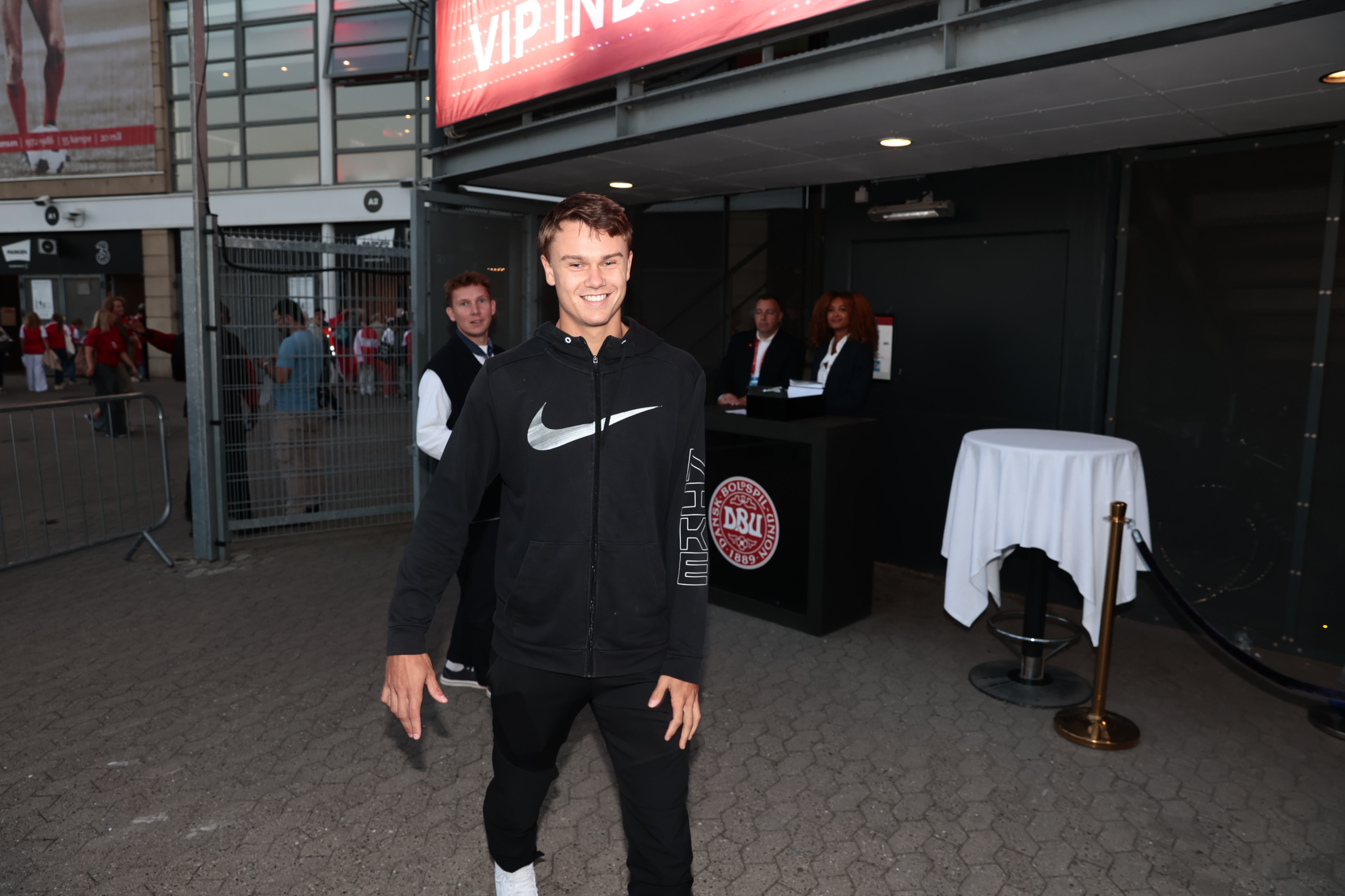 Se billederne: Holger Rune er til landskamp i Parken | BILLED-BLADET