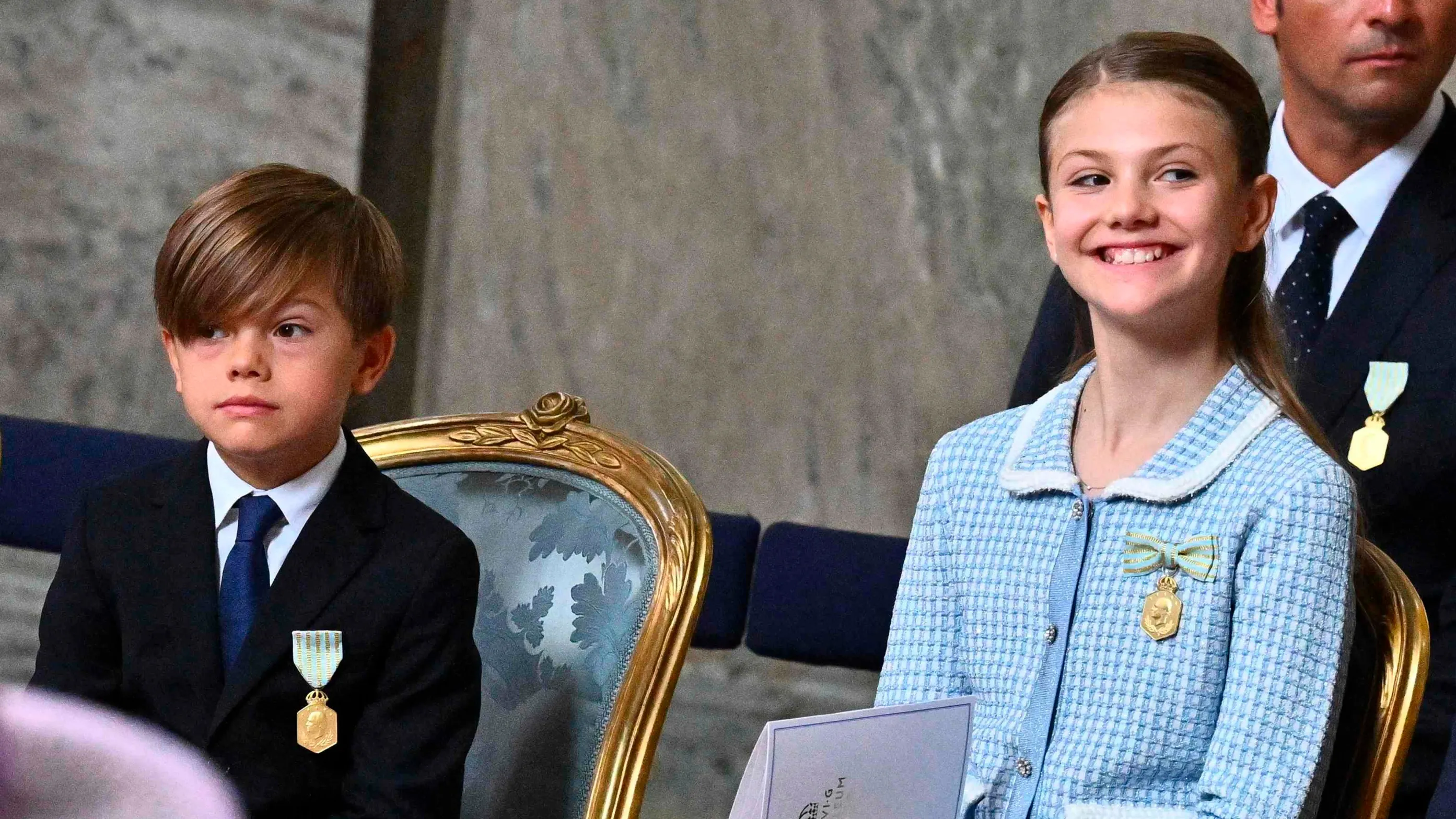 Så du det også? Sødt øjeblik mellem prinsesse Estelle og prins Oscar ...