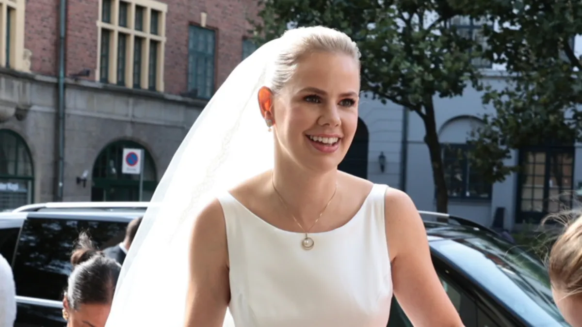 Stjernebryllup i Vor Frue Kirke: Julie Zangenberg byder på ren magi i ...