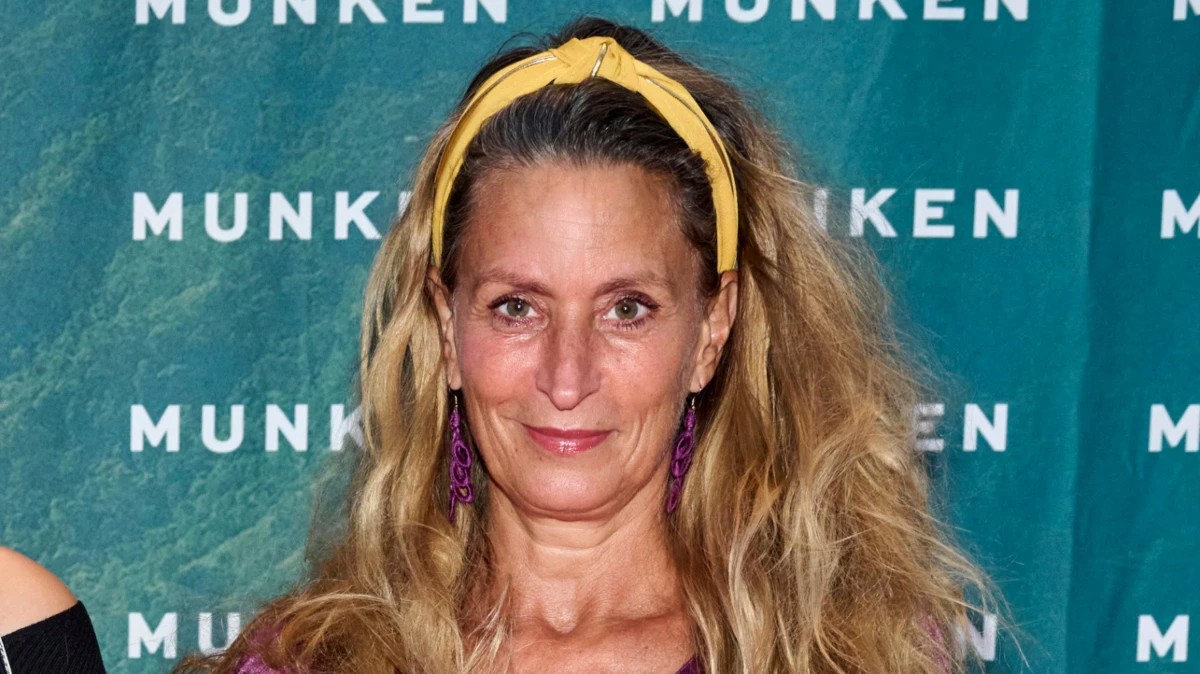 Se billedet: Therese Glahn har sin voksne datter med på den røde løber ...