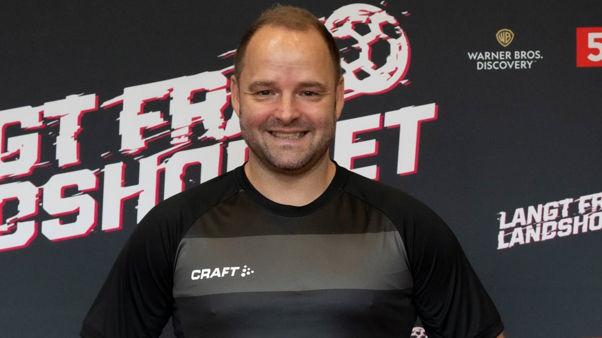 På den røde løber: Lars Rasmussen viser sin nye kæreste frem | BILLED ...