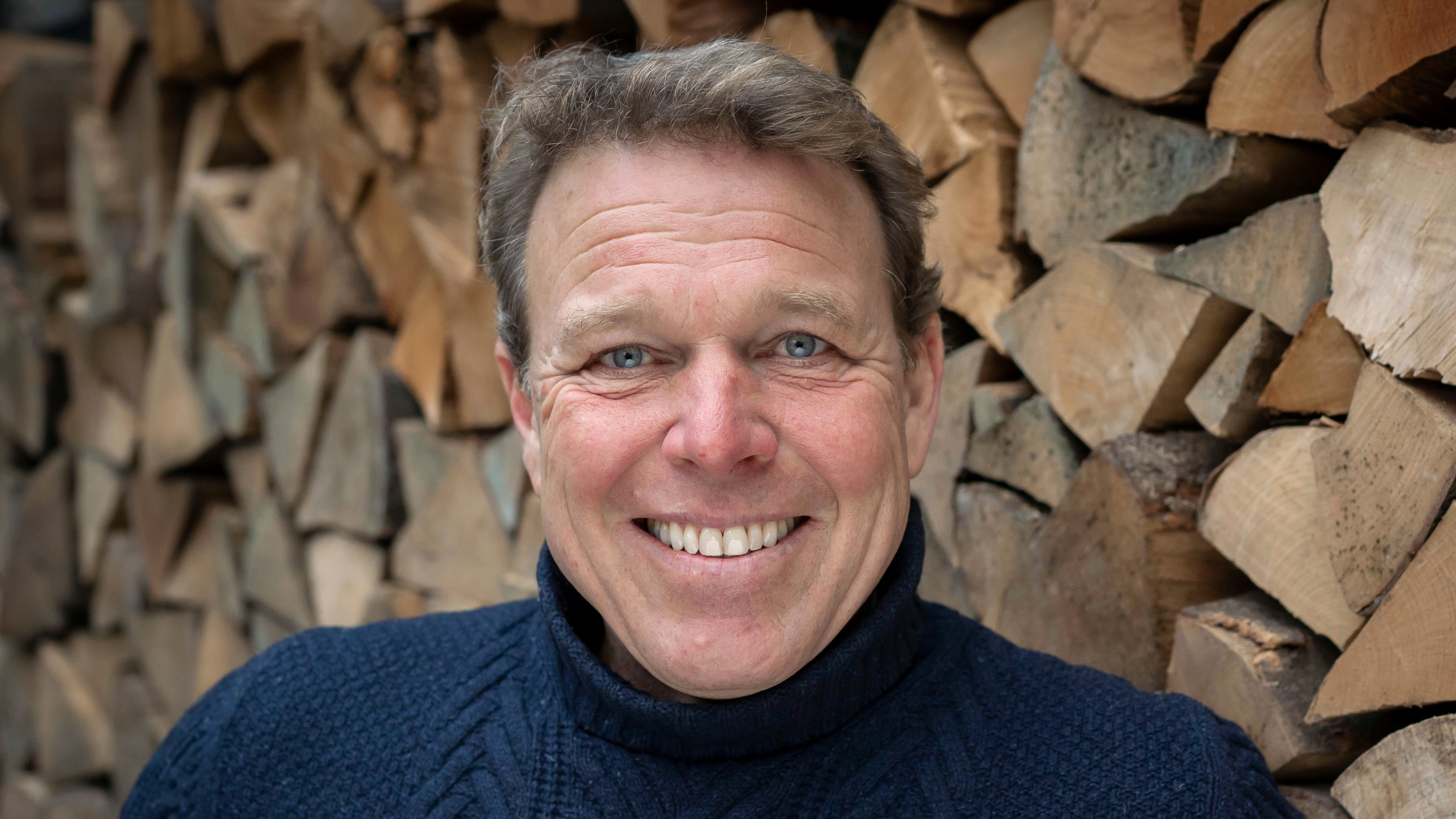 Mikkel Beha Erichsen fra Spørg Charlie: Har sit eget panel derhjemme ...