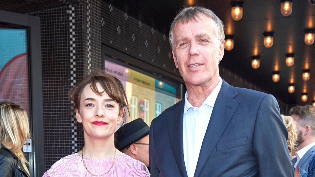 Han er vokset mor over hovedet: Så stor er Maria Rossing og Morten ...