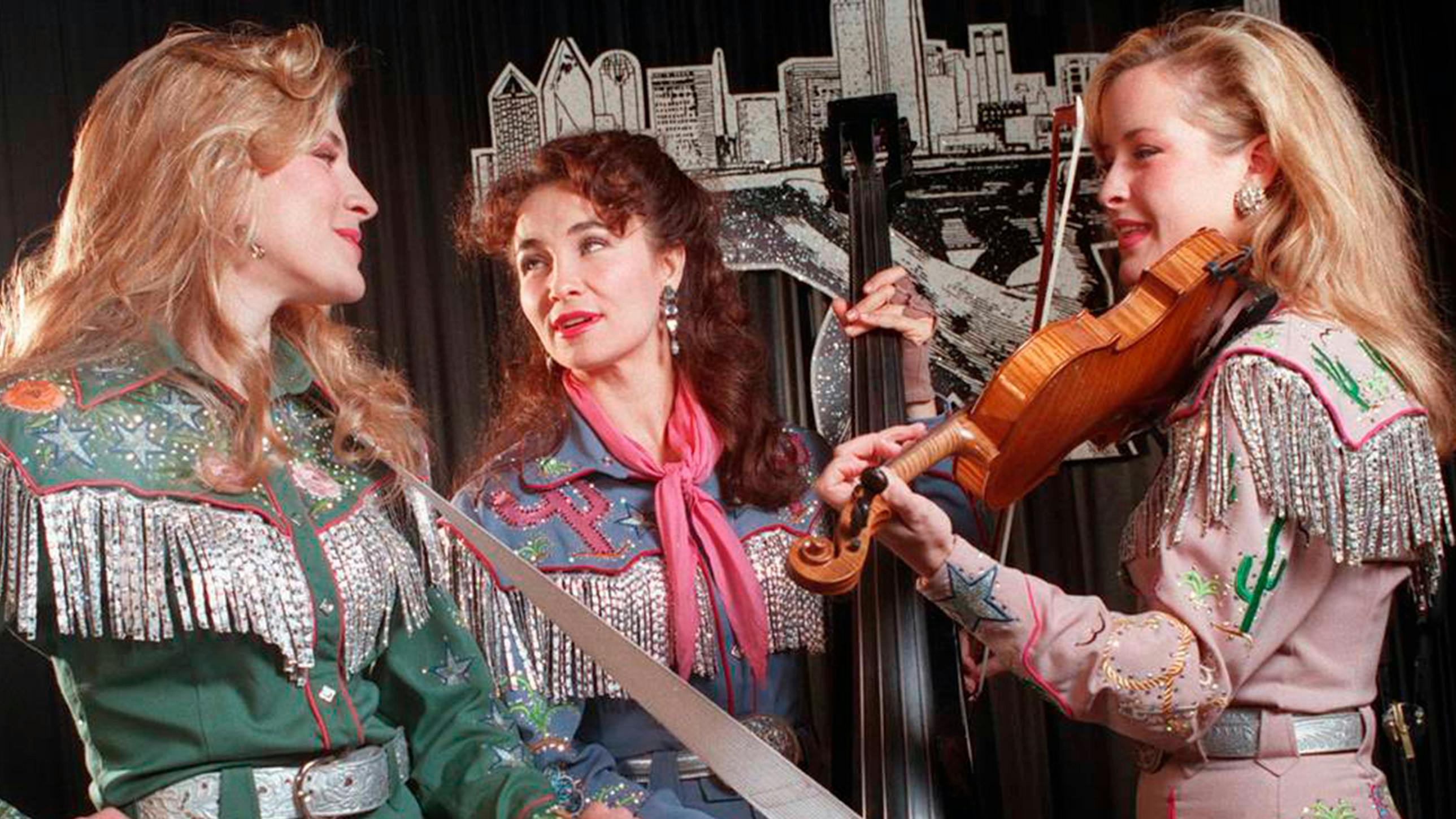 Stort chok: Sangerinden Laura Lynch fra Dixie Chicks er død i bilulykke ...