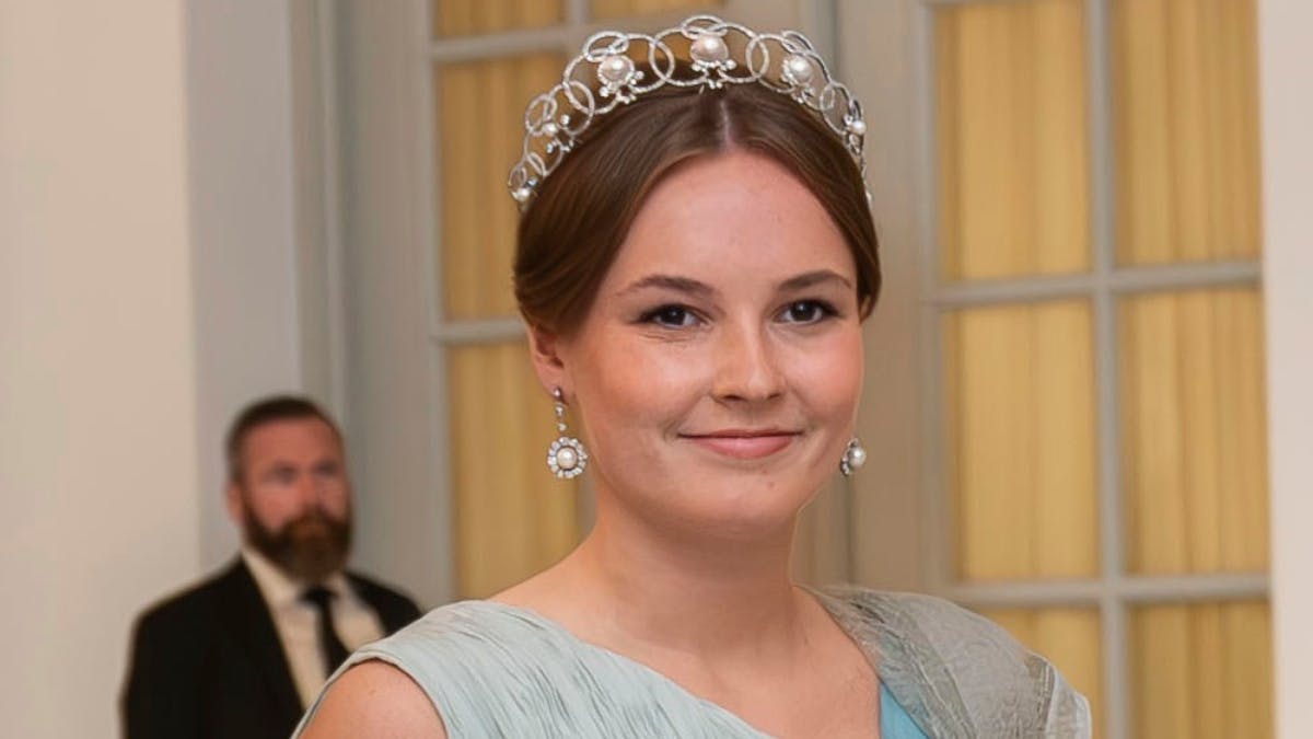 Se billedet: Prinsesse Ingrid Alexandra er trukket i uniformen | BILLED ...