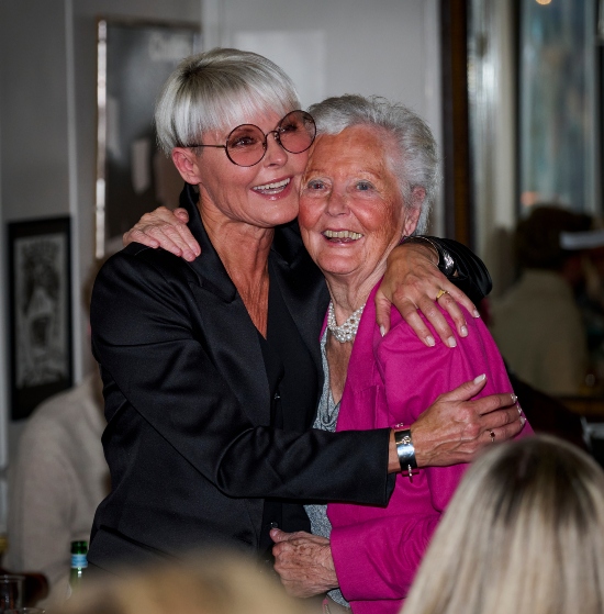 Rørende gestus: Line Baun Danielsen opfylder sin 85-årige mors største ...