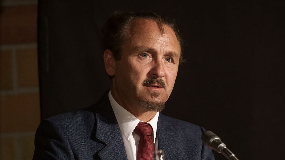 Lars Ranthe spiller Anker Jørgensen: Her er hans kendte hustru og ...