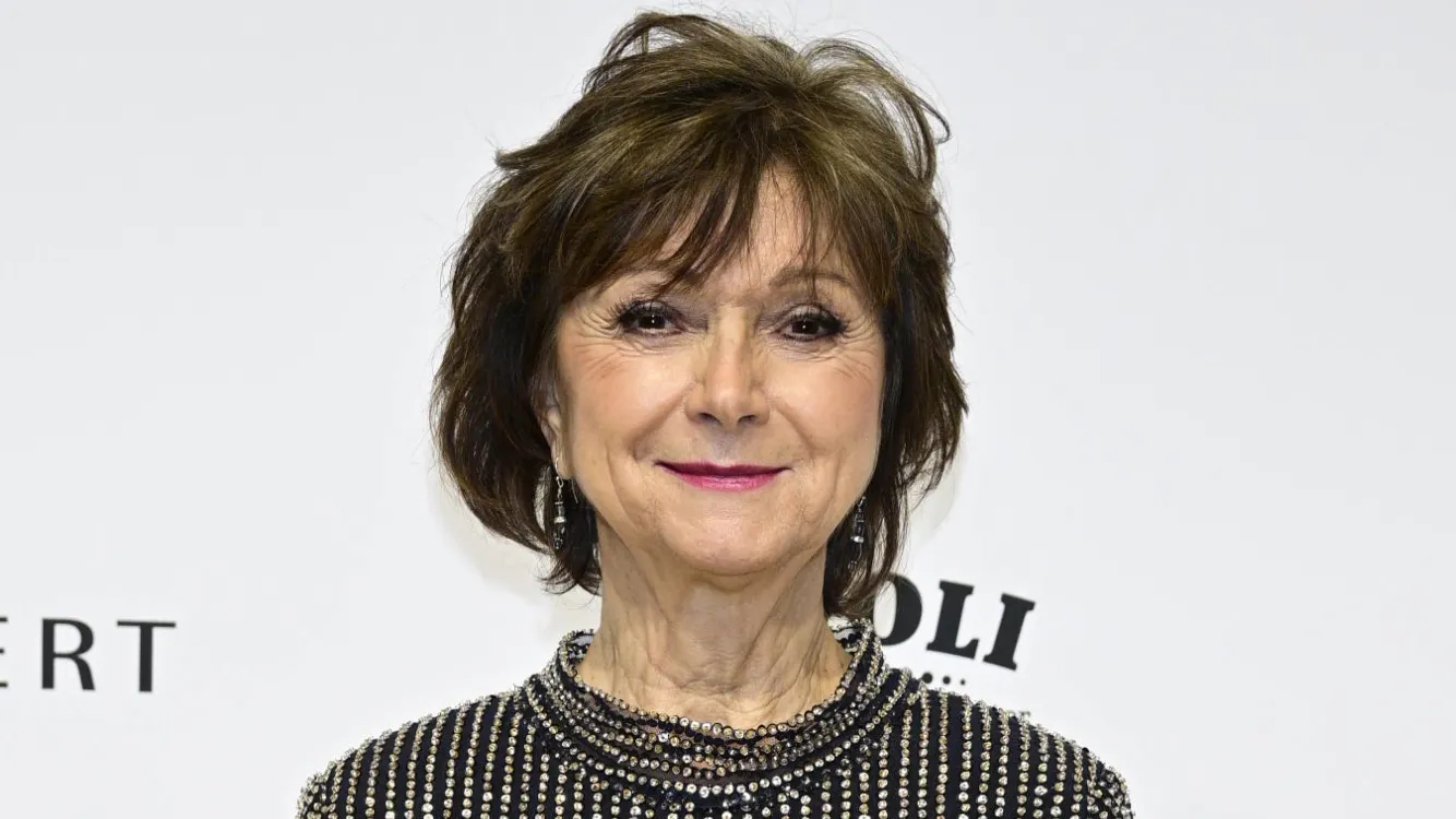 Sonja Oppenhagen i funklende look med transparente detaljer | BILLED-BLADET