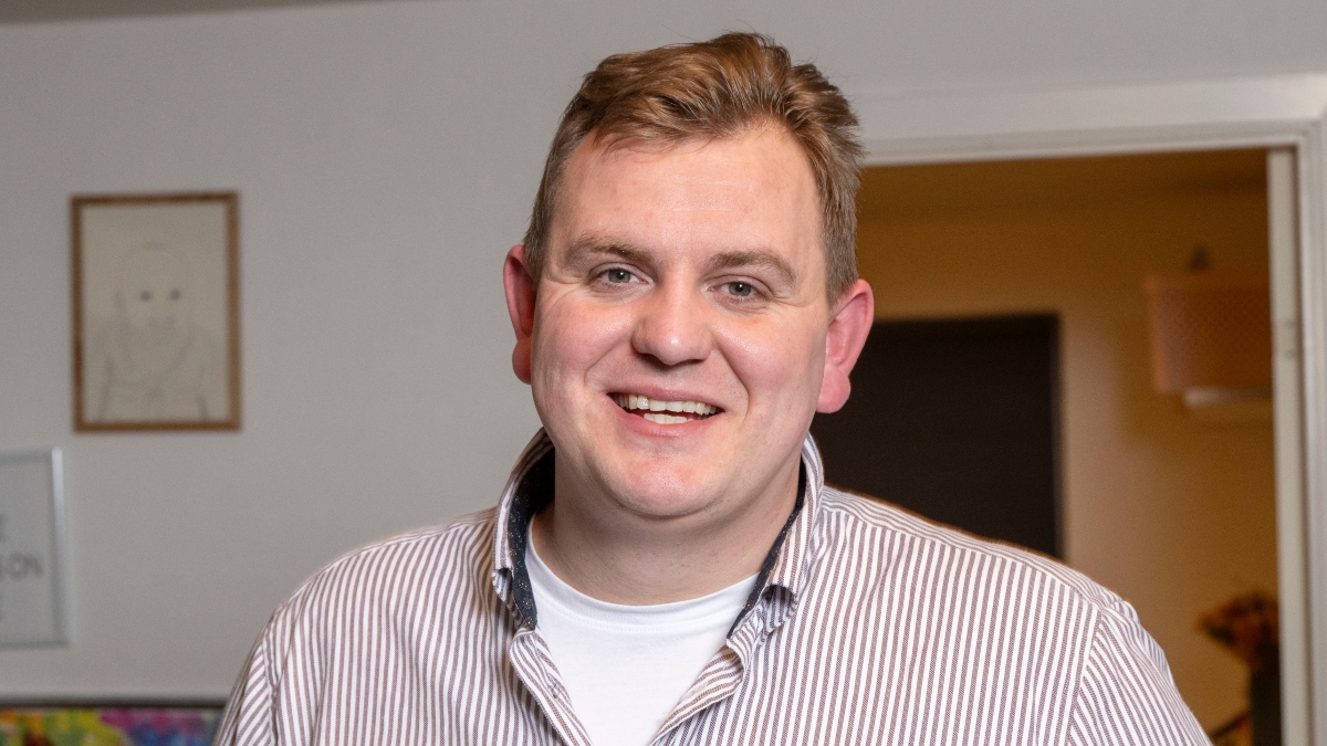 Nikolaj fra Årgang 20 blev forbrændt af 190 grader varm olie: Sådan går ...