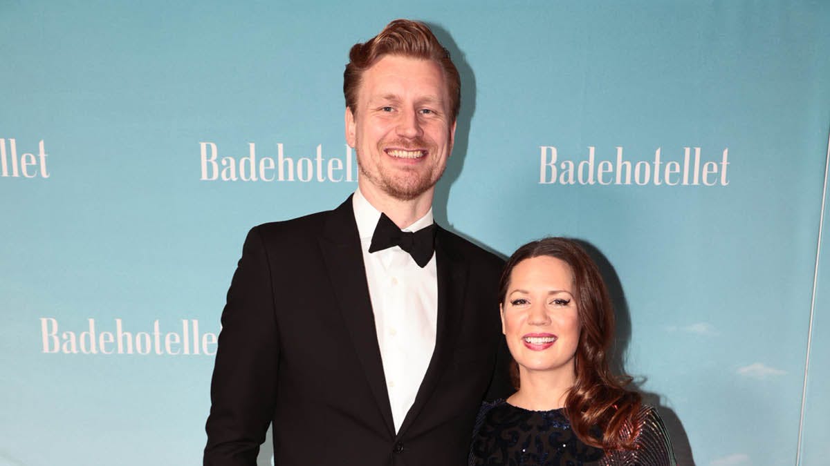 Romantik på den røde løber! Andreas Jebro og Amalie Dollerup kysser løs ...