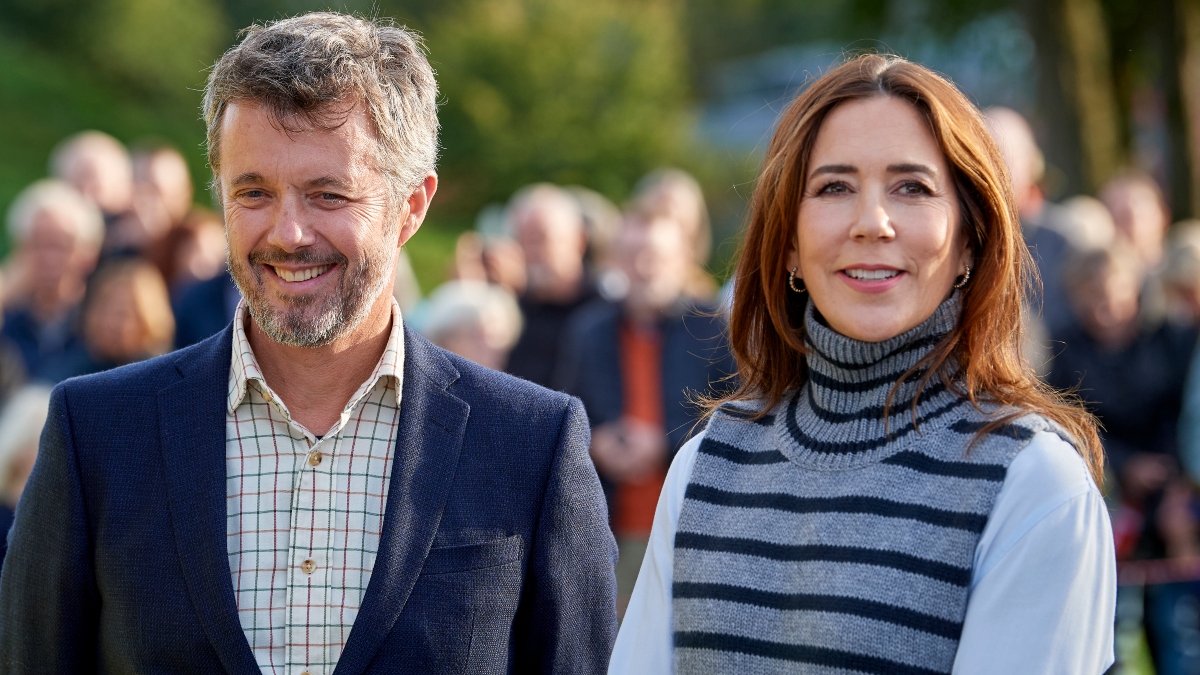 Kongehuset deler nye billeder: Kong Frederik og dronning Mary på privat tur | BILLED-BLADET