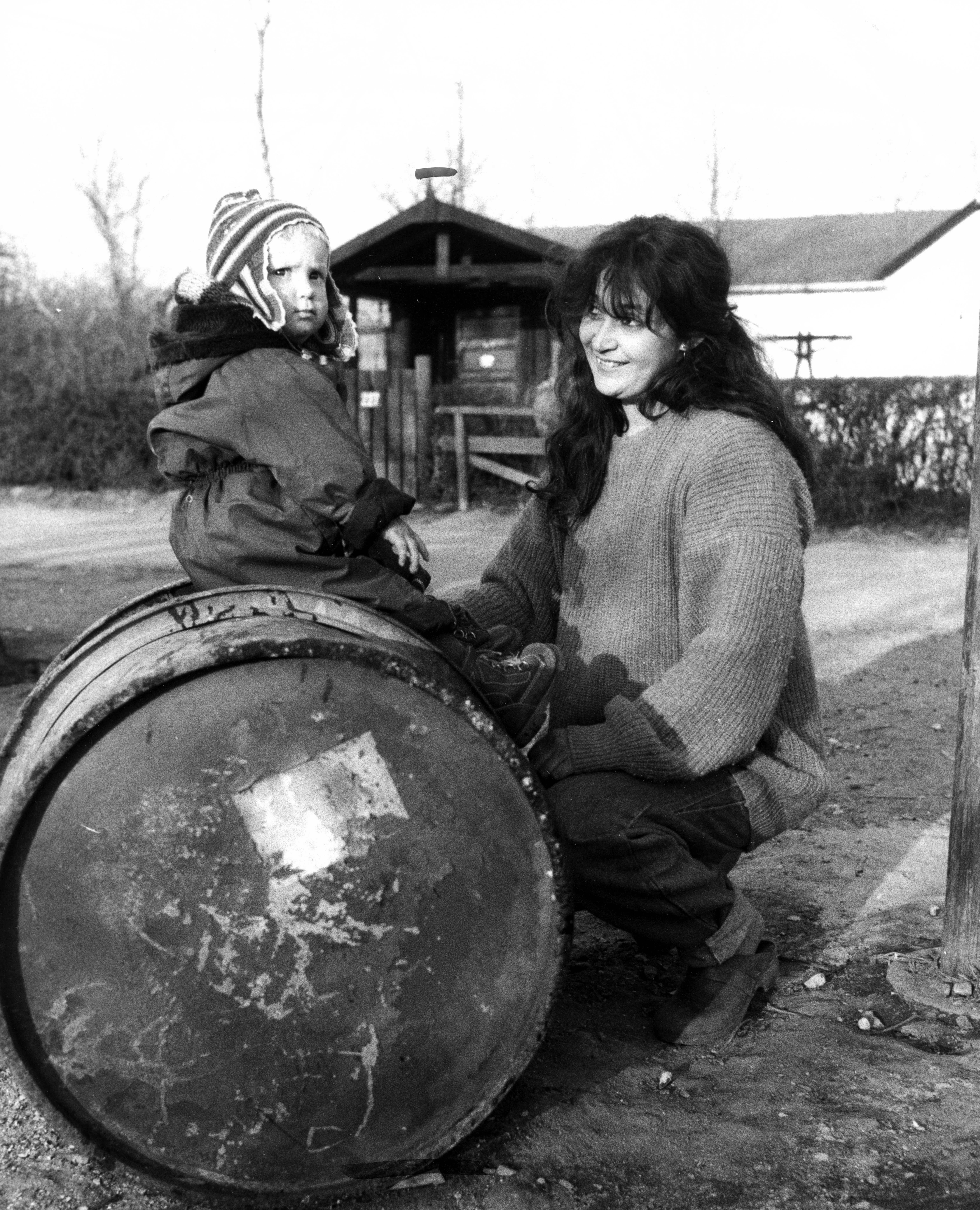 Ligesom mor er de hjemmevante på scenen: Her er Annisette Koppels døtre ...