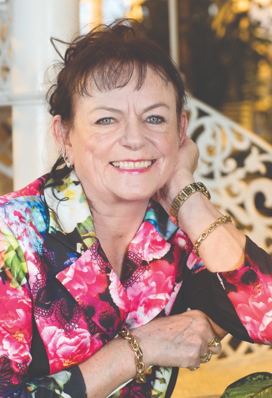 Michel Belli på scenen knap en uge efter tabet af sin mor: Det hjælper ...