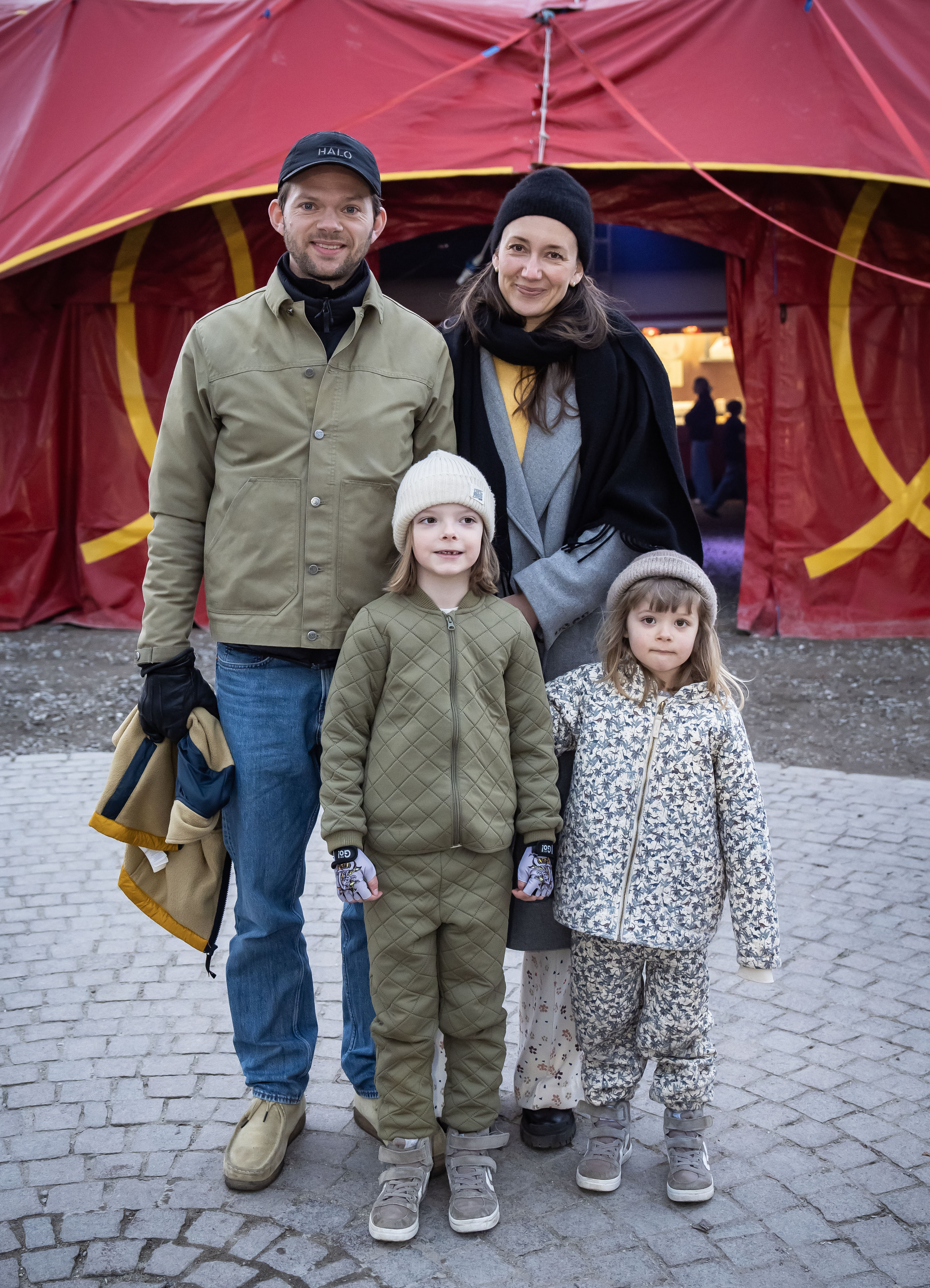 Se det søde billede: Sigurd Holmen Le Dous havde hustru og børn med i ...
