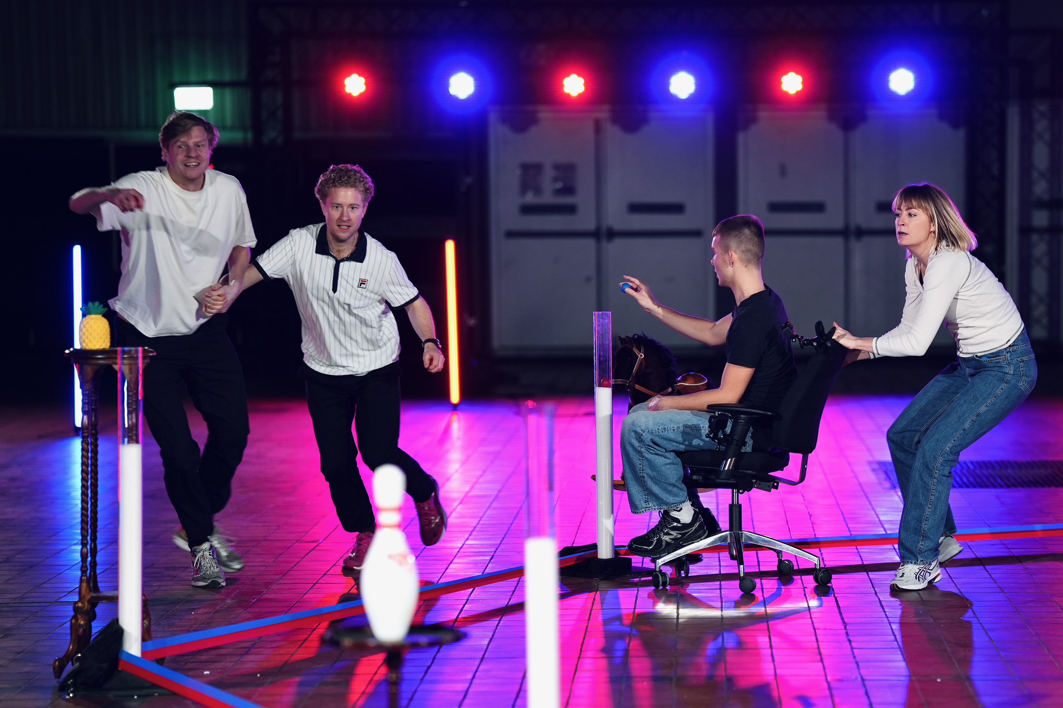 Komikere og Vild med dans-stjerner: Versus vender tilbage med ny vært ...