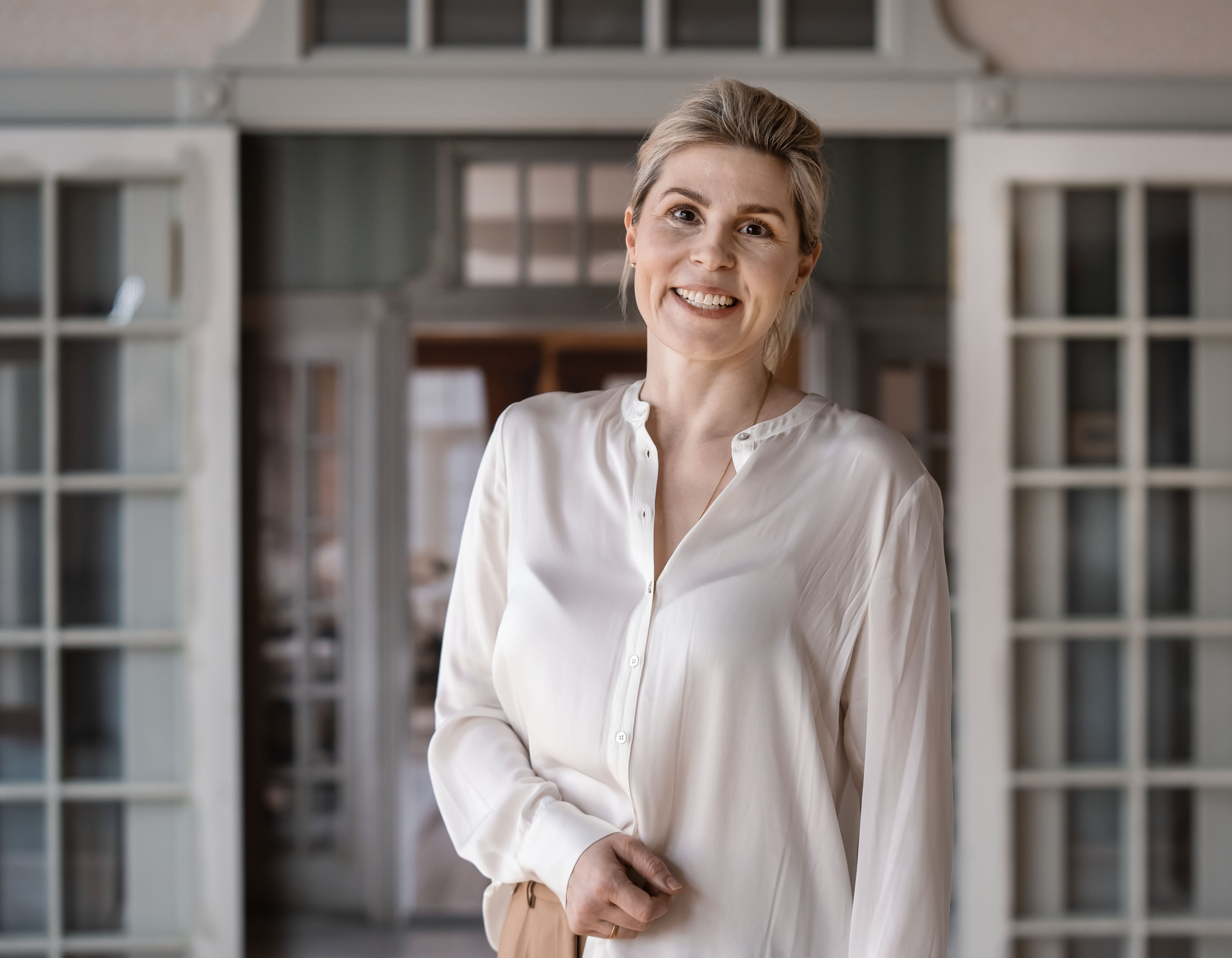 Fru Helene gik altid med den: Nu har Cecilie Stenspil arvet det ...