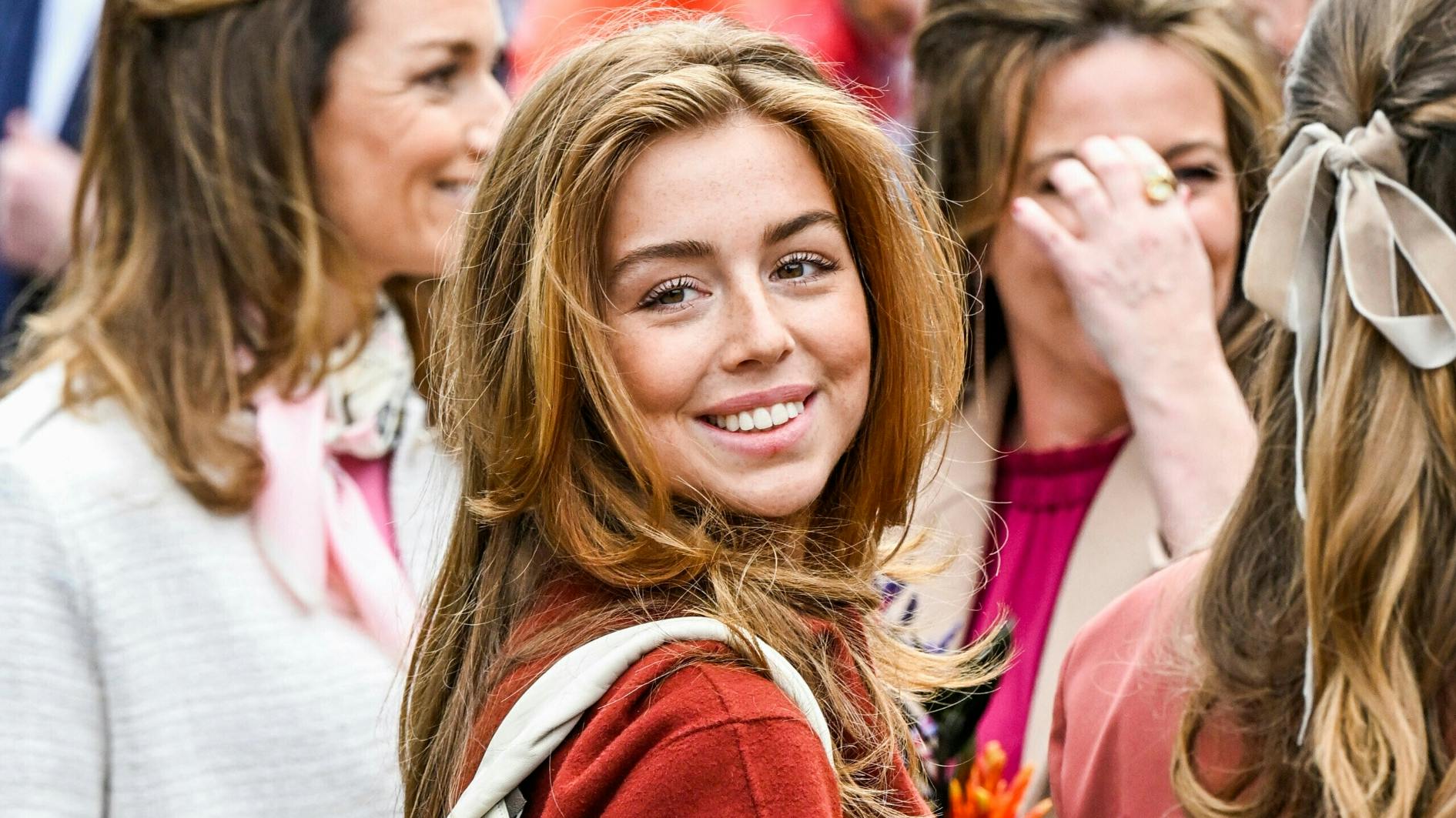 Havde lånt fra mor og storesøster: Prinsesse Alexia i knælange røde ...