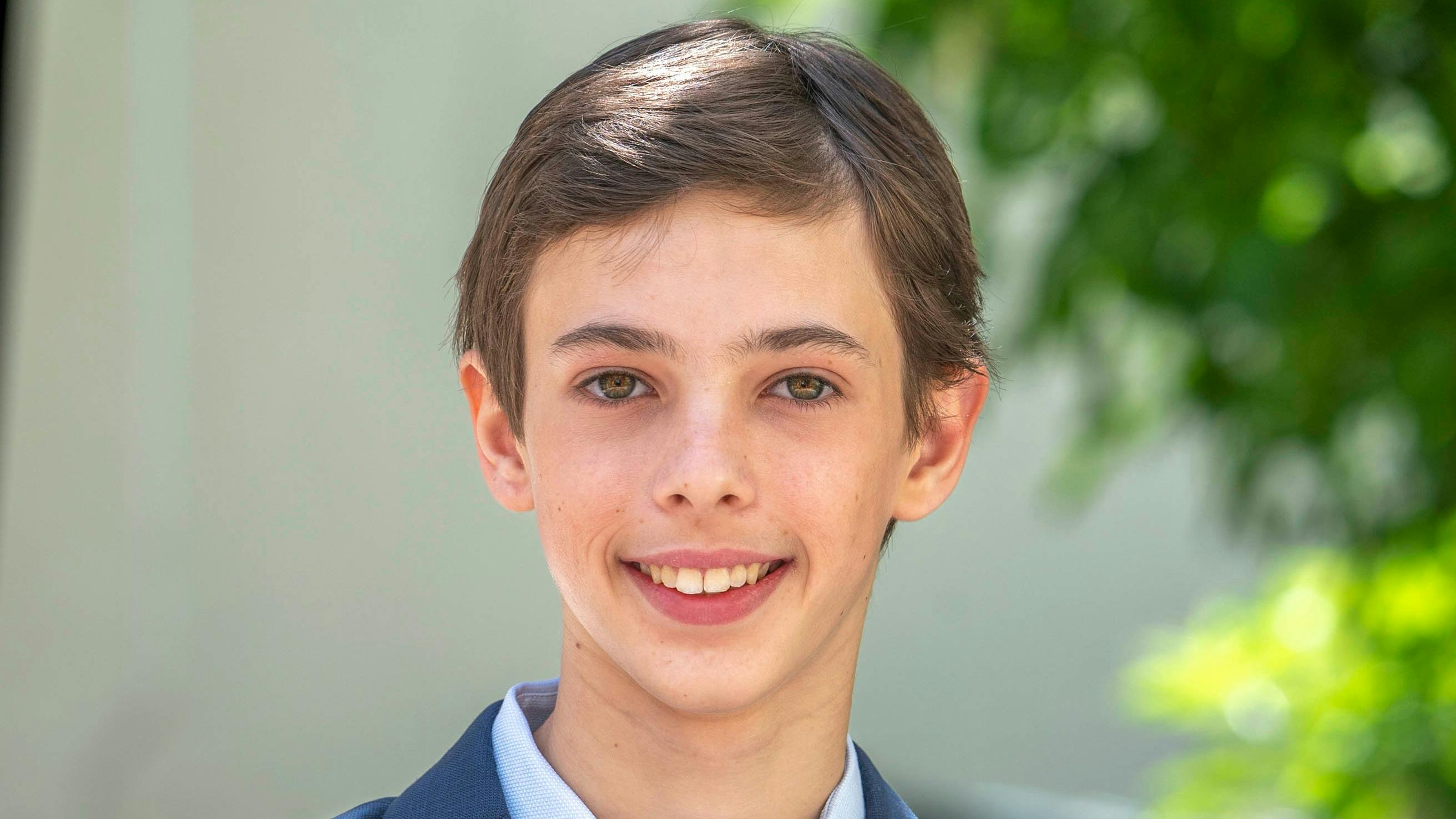 Fylder 15 år: Kongehuset deler privat billede af grev Henrik | BILLED ...