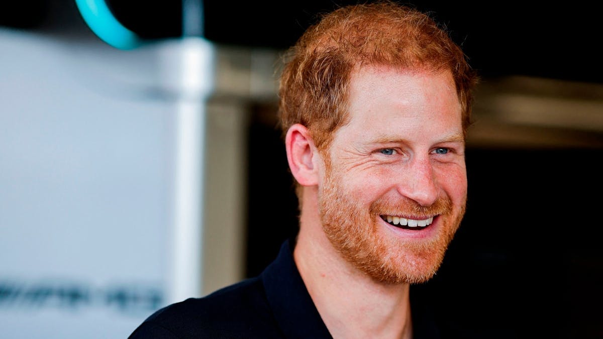 Prins Harrys besøg i England falder sammen med royal festivitas ...