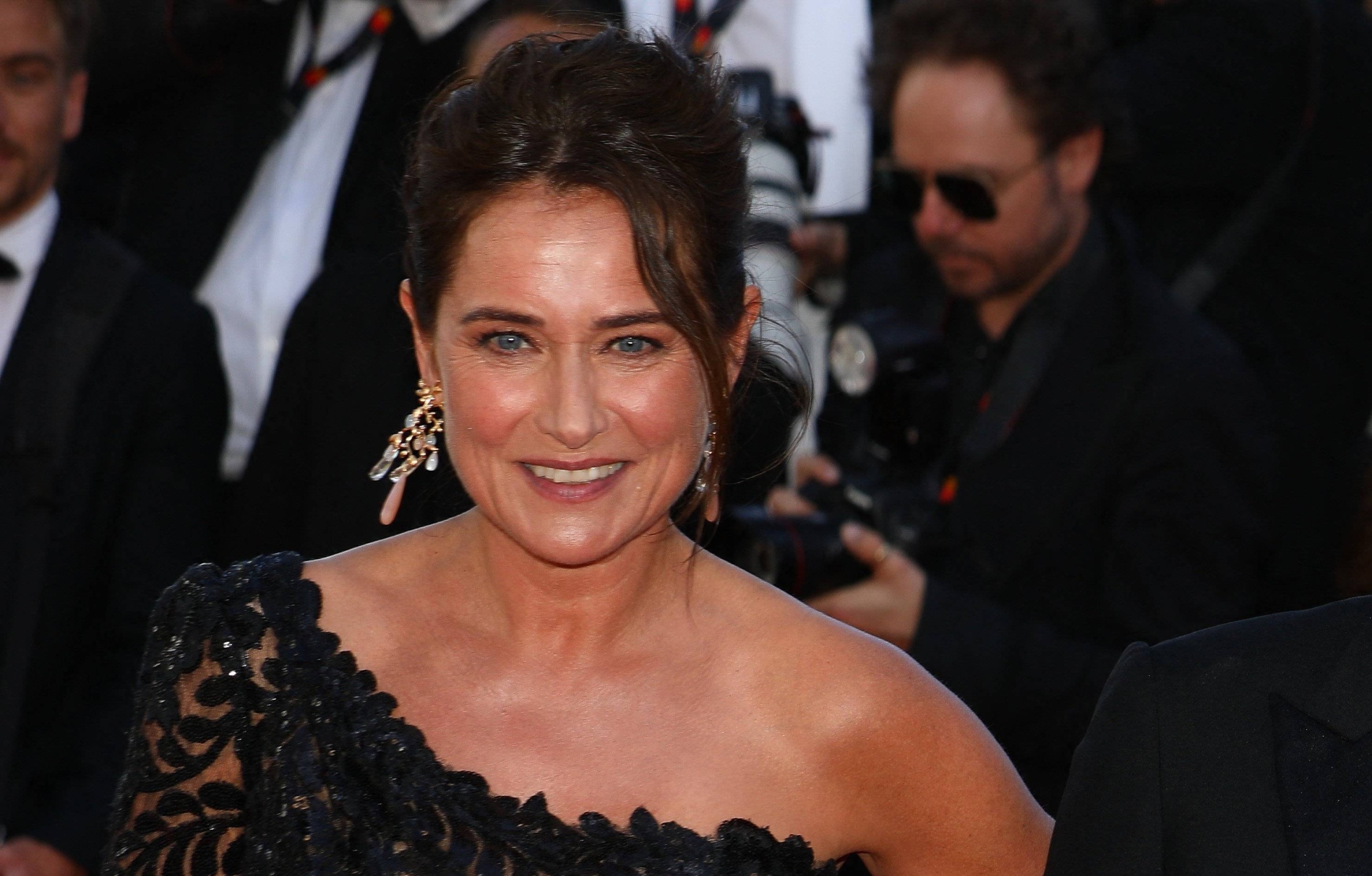 Sidse Babett i Cannes: Strålede i pailletkjole med elegant slæb ...