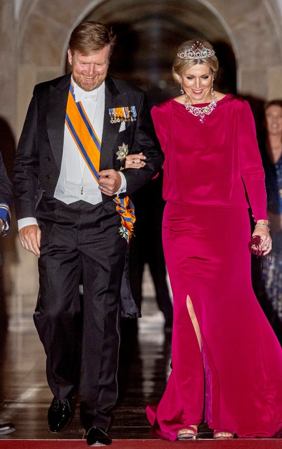 Dronning Maxima bar opsigtsvækkende tiara ved diplomatmiddag | BILLED ...