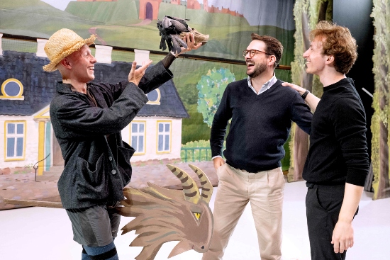 Skønne fotos: Engageret dronning Margrethe til kostumeprøver på ny ...