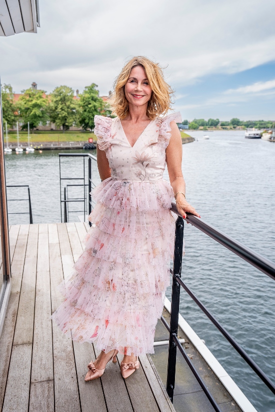 Festede med dansk designer: Anne Louise Hassing blæser alle bagover i ...