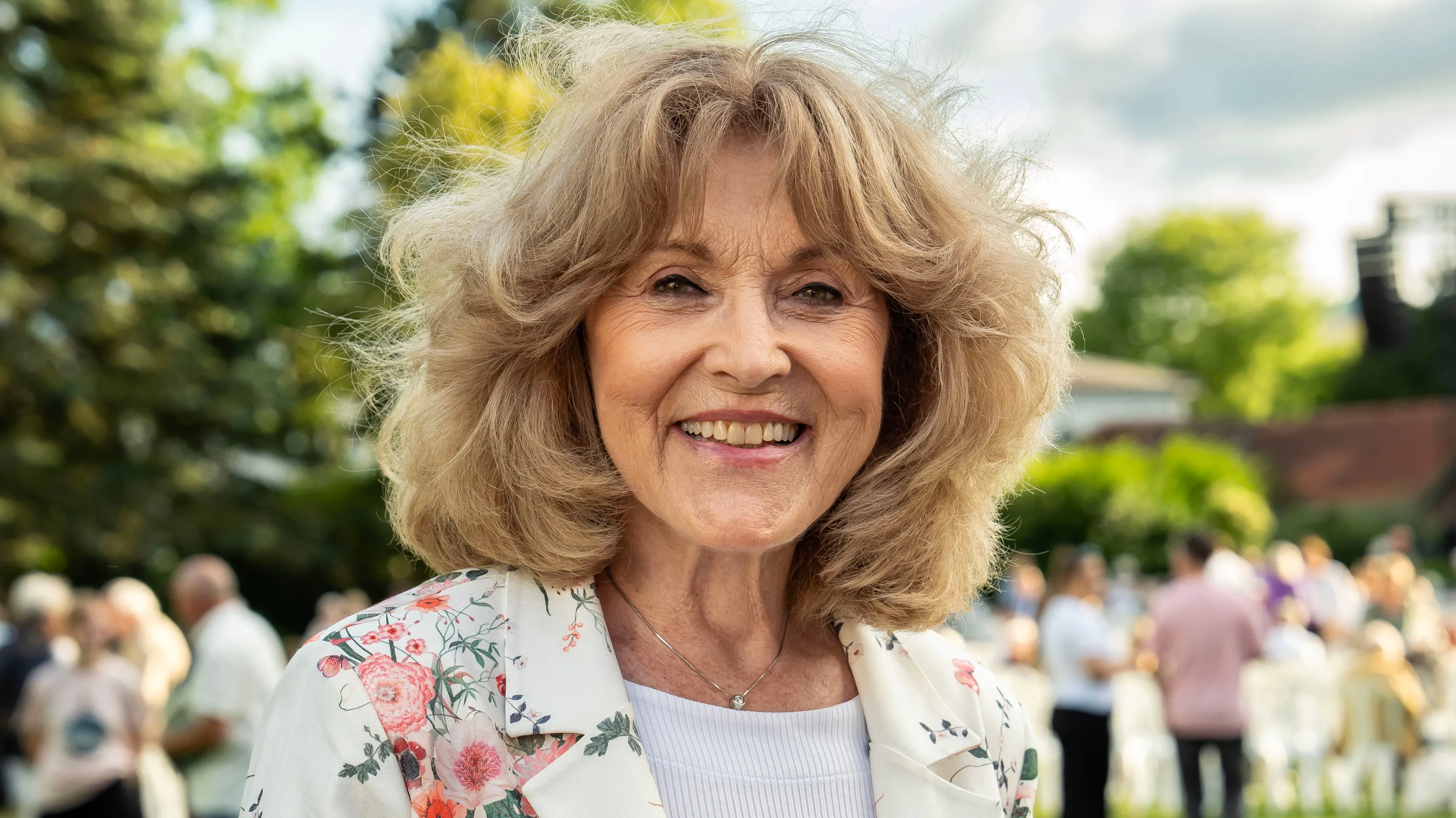 Susse Wold lader sig ikke påvirke af det dårlige sommervejr: Det gør ...