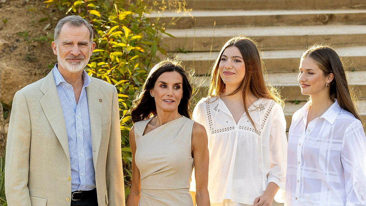 Smukt! Den spanske kongefamilie matcher i hvide og beige toner | BILLED ...